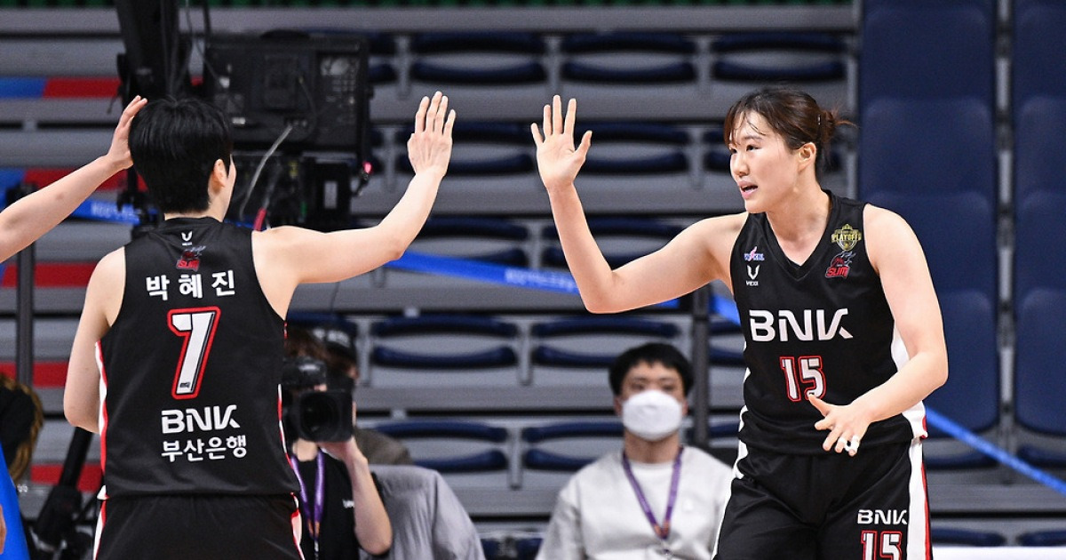 챔프전으로 가는 ‘100%’ 확률을 잡았다···BNK, 삼성생명 잡고 PO 2연승, 2시즌 만의 챔프전이 보인다!