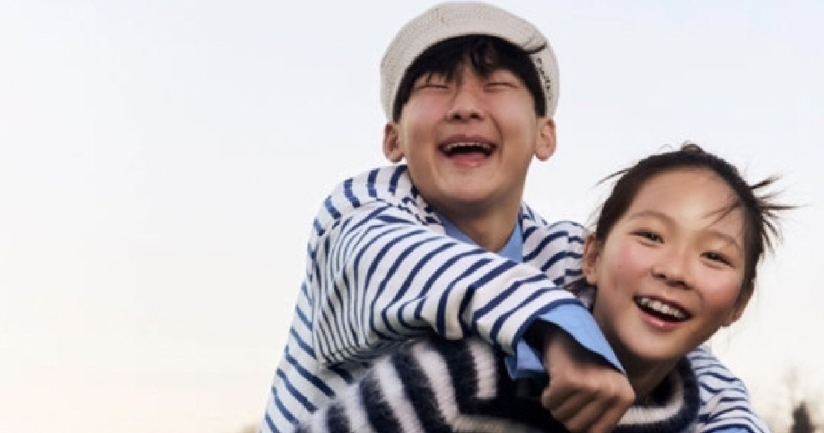 [SCin스타] 추사랑X유토, 12년 우정의 화보 공개…풋풋한 첫사랑 감성