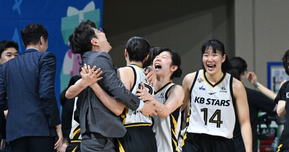 [WKBL PO 프리뷰] 팽팽해진 KB-우리은행, 3차전의 주인공은?