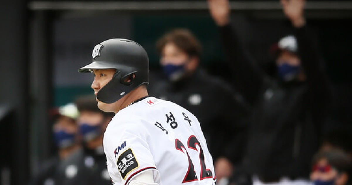 '장성우-배정대 시범경기 개막축포' kt wiz, LG 5-1 제압