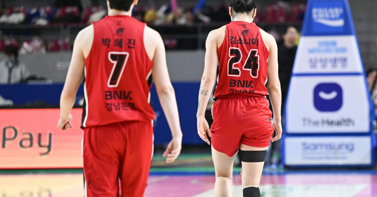 [기록] ‘4쿼터 1점 후유증?’ BNK, PO 3호 한 쿼터 야투율 0%…김소니아 파울트러블 악재까지