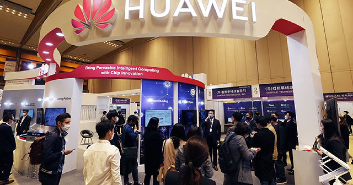 미국 싱크탱크 “화웨이, 페이퍼컴퍼니로 TSMC AI칩 200만개 확보”