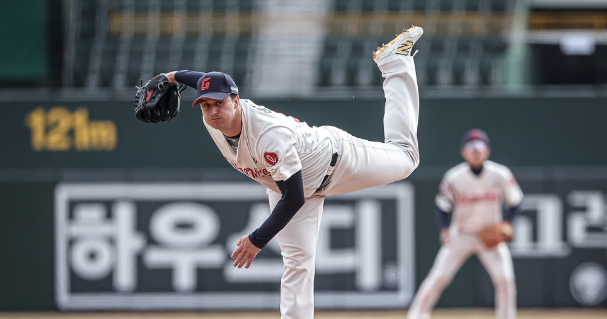 KIA 잠재운 'KKK', 롯데 새 외인 쾌투→사직이 술렁…"스피드, 구위 다 마음에 든다" [부산 인터뷰]