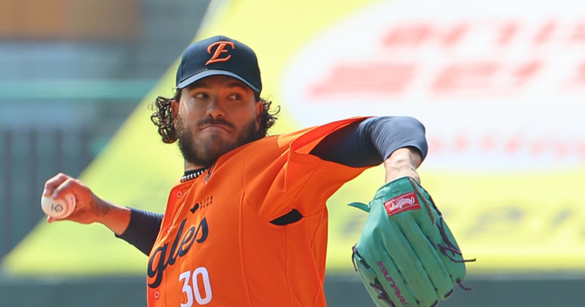 ‘폰세 무실점 호투+침묵 깬 방망이’ 한화, SSG 3-1 제압 시범경기 ‘첫 승’ 신고 [SS문학in]