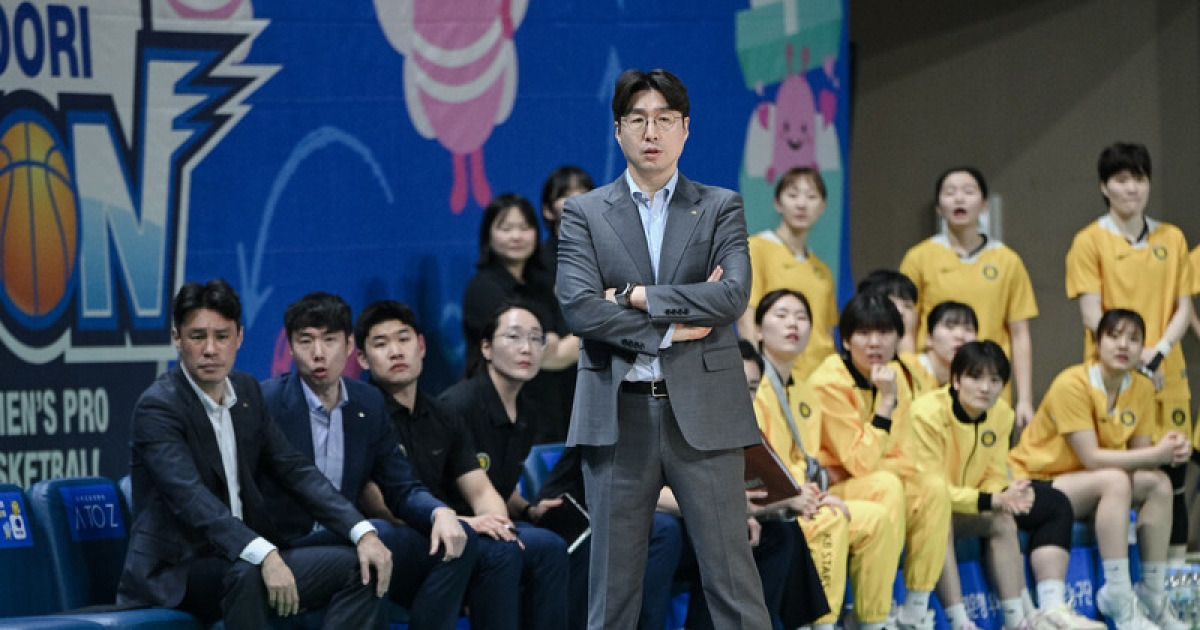 [WKBL PO 경기 후] ‘시즌 마무리’ 김완수 KB 감독, “누가 우리 선수들에게 뭐라고 하겠는가...”