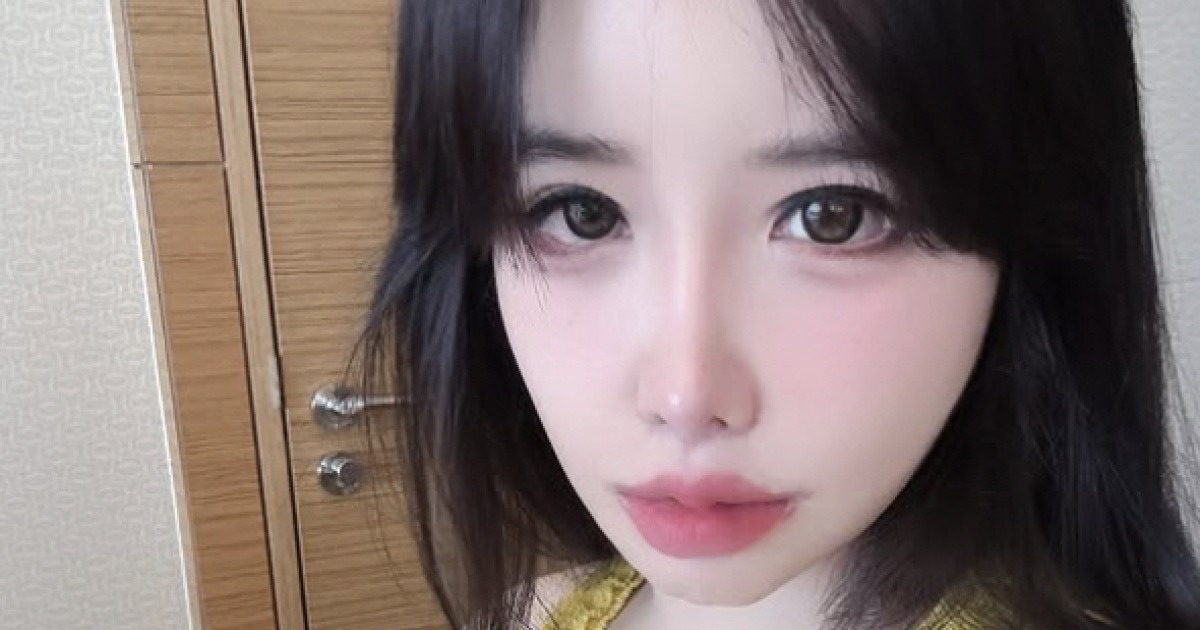 [SCin스타] 박봄, '이민호 내 남편' 셀프열애 횡설수설 2주만 SNS 재개