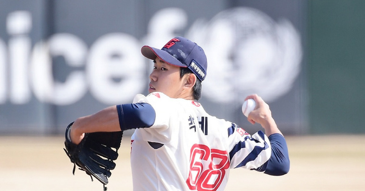 '롯데 2R 신인의 배짱투.' 1,3루 KS MVP에게 146km 한복판 직구로 헛스윙 삼진이라니. 승리투수의 미소. "내 장점 직구, 슬라이더에 집중"[부산 코멘트]