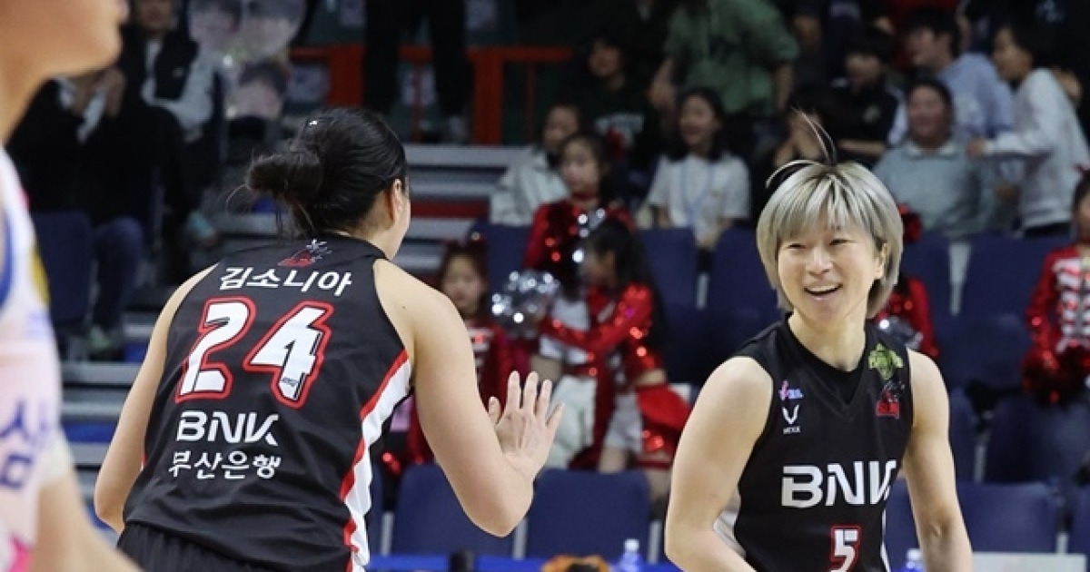 ‘우리은행 나와!’ BNK, ‘김소니아 더블더블’ 앞세워 삼성생명 격파…3승 2패로 챔프전행 [WKBL PO]