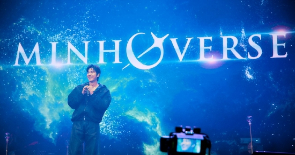 'MINHOVERSE' 우주로 간 이민호, 8년 만의 팬미팅 성공적 개최