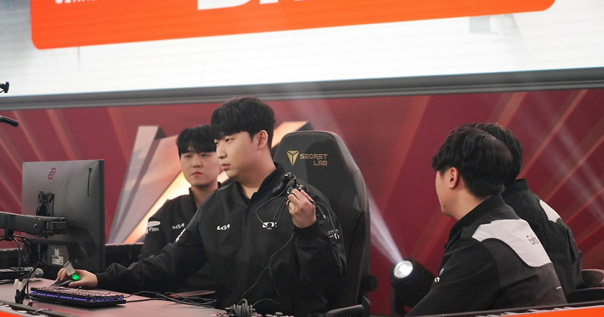 [FTB] 최종전까지 몰렸던 DK, 마지막 세트서 T1 울리고 2라운드행