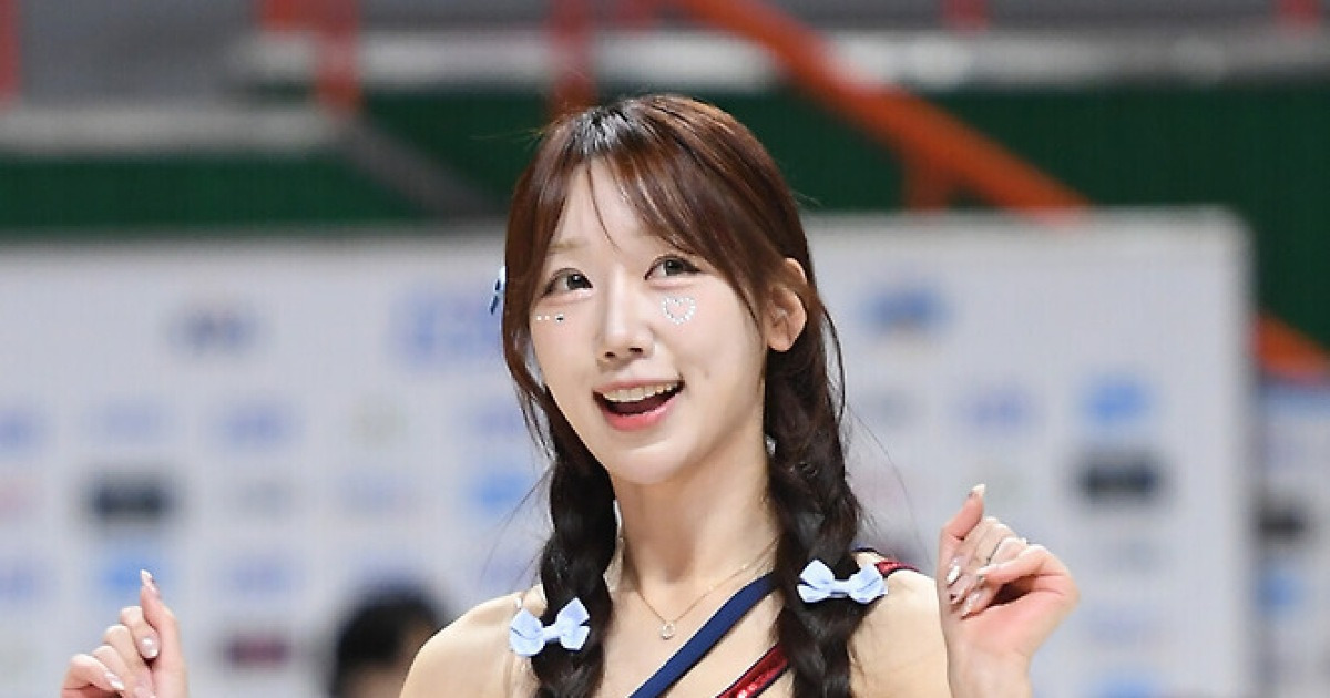 [오늘의 농구장 여신] KCC 치어리더 'KCC 화이팅'