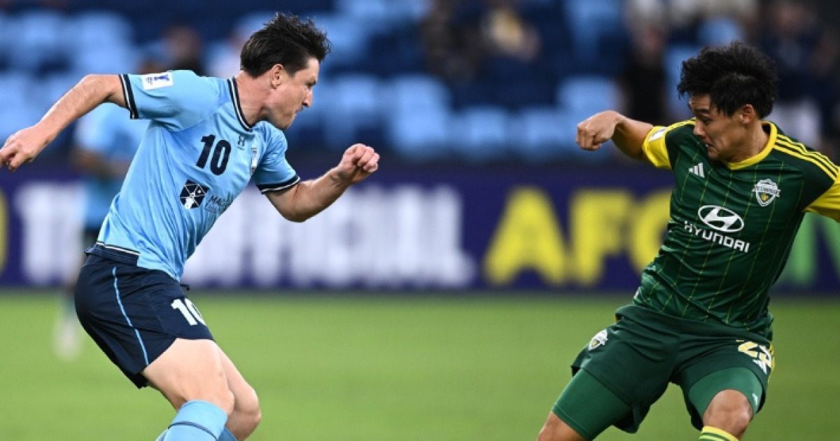 역전 희망 살린 '전진우 멀티골'→후반 3실점 와르르…전북, ACL2 8강 탈락