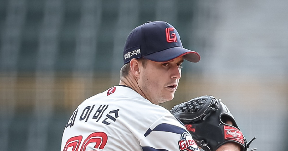 '154km 예고' 롯데 공포의 좌완에 KBO 32승 족집게 강사 뜬다 "곧 실질적인 조언을…"