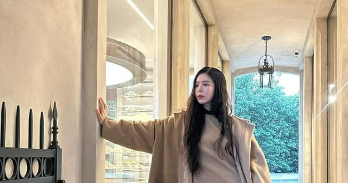 '170cm·48kg' 가녀린 몸매 뽐낸 '33세' 여가수, 누구랑 데이트 했나