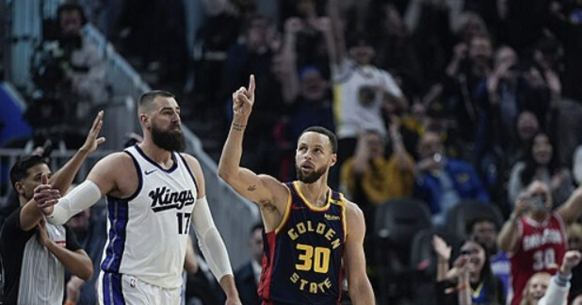 [NBA] ‘나홀로 신계’ 커리, 통산 3점슛 4000개 금자탑…GSW는 파죽의 6연승