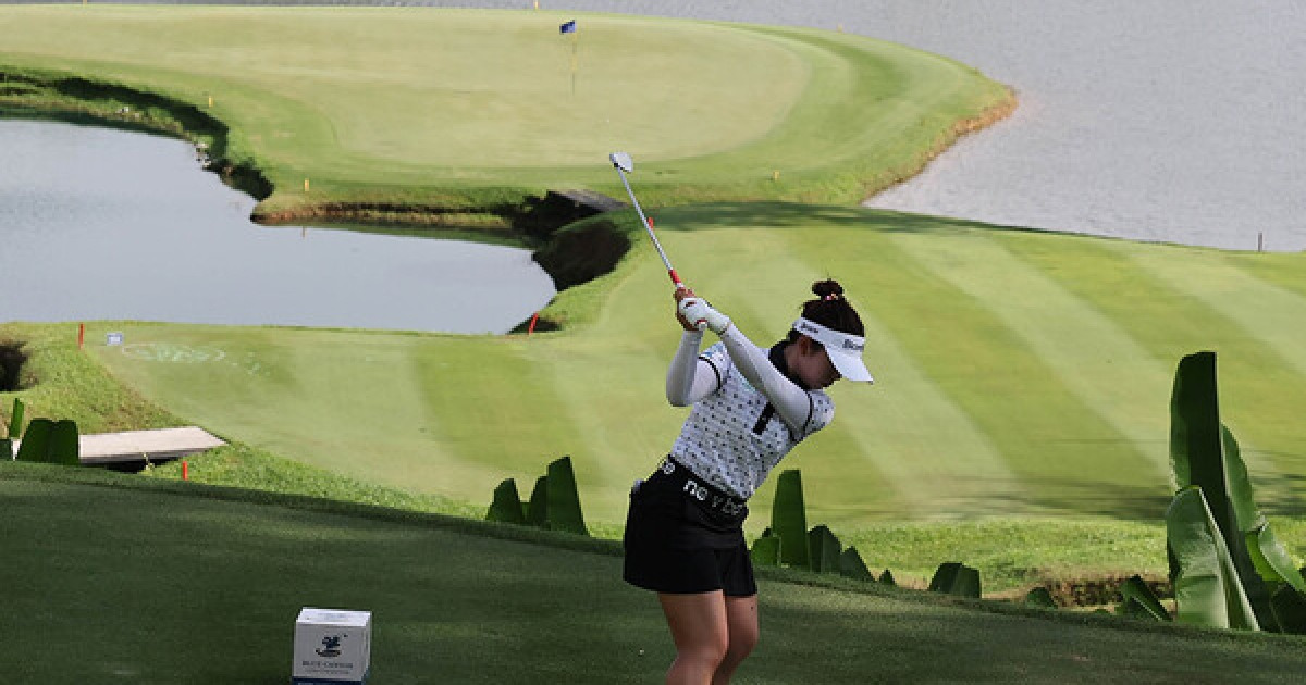 아일랜드 그린을 공략하는 야미시타 미유 [KLPGA 개막전]