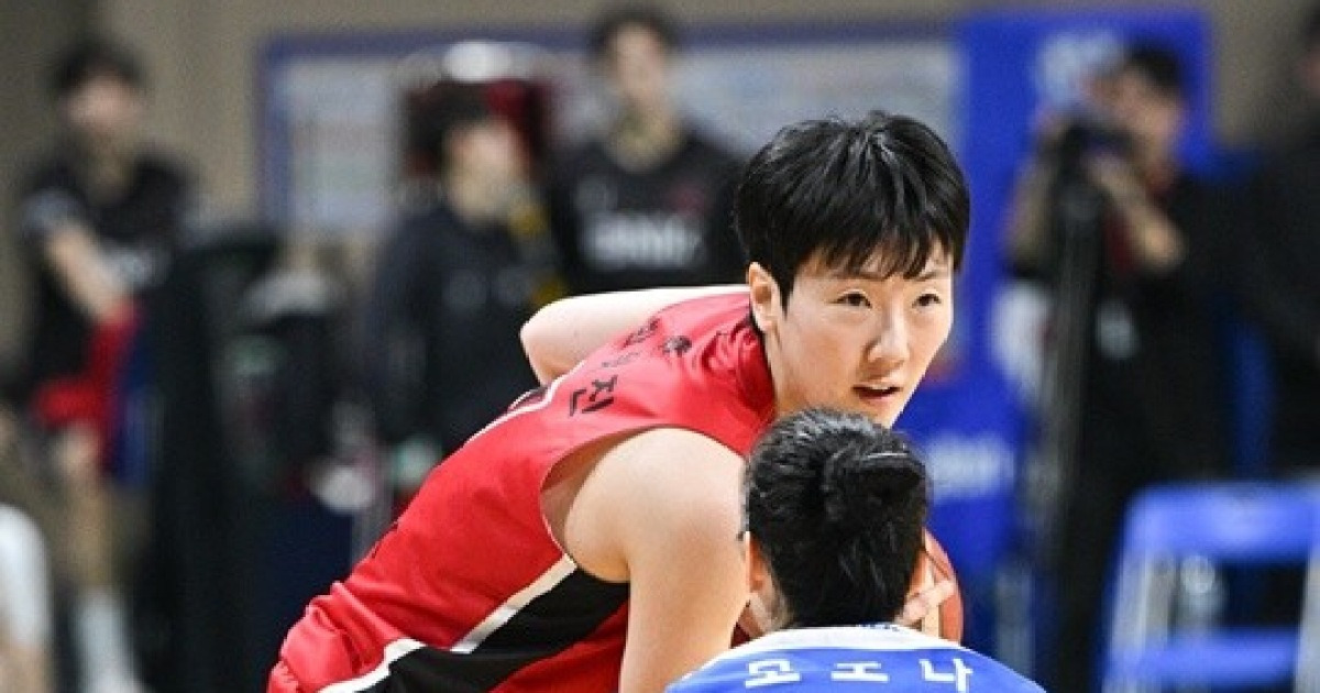 [WKBL FINAL 리뷰] 버티고 버틴 BNK, 우리은행에 역전승 …우승 확률 72.7%