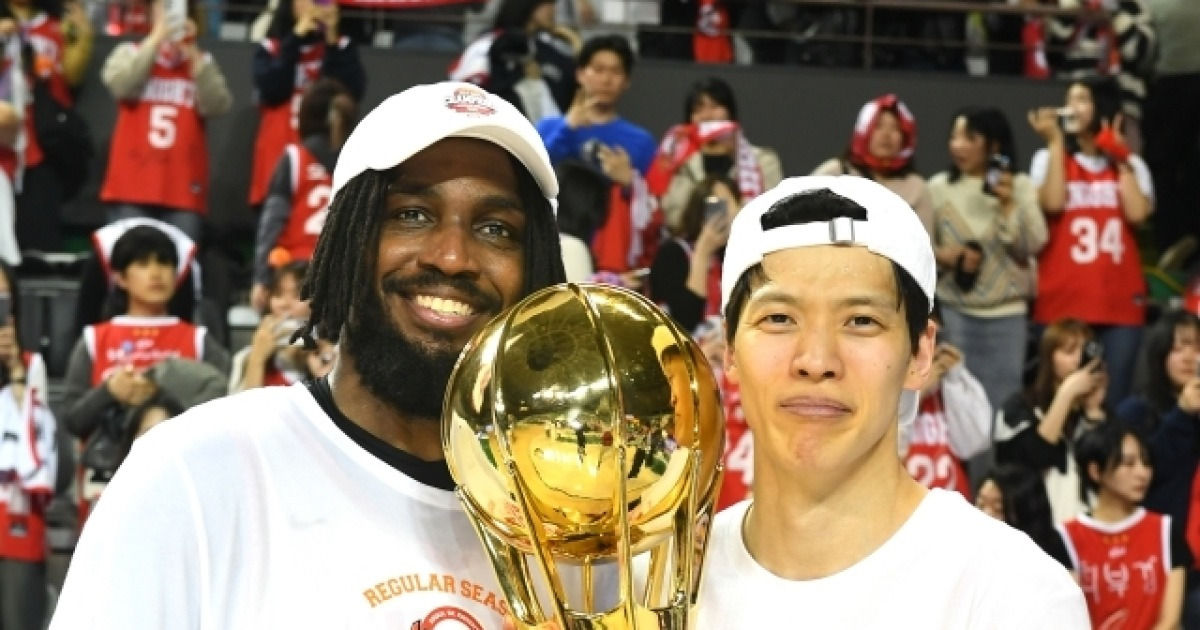 ‘동부산성’ 넘었다! SK, 원주서 DB 꺾고 정규리그 1위 확정…역대 최소 46G 만에 정상(종합) [KBL]