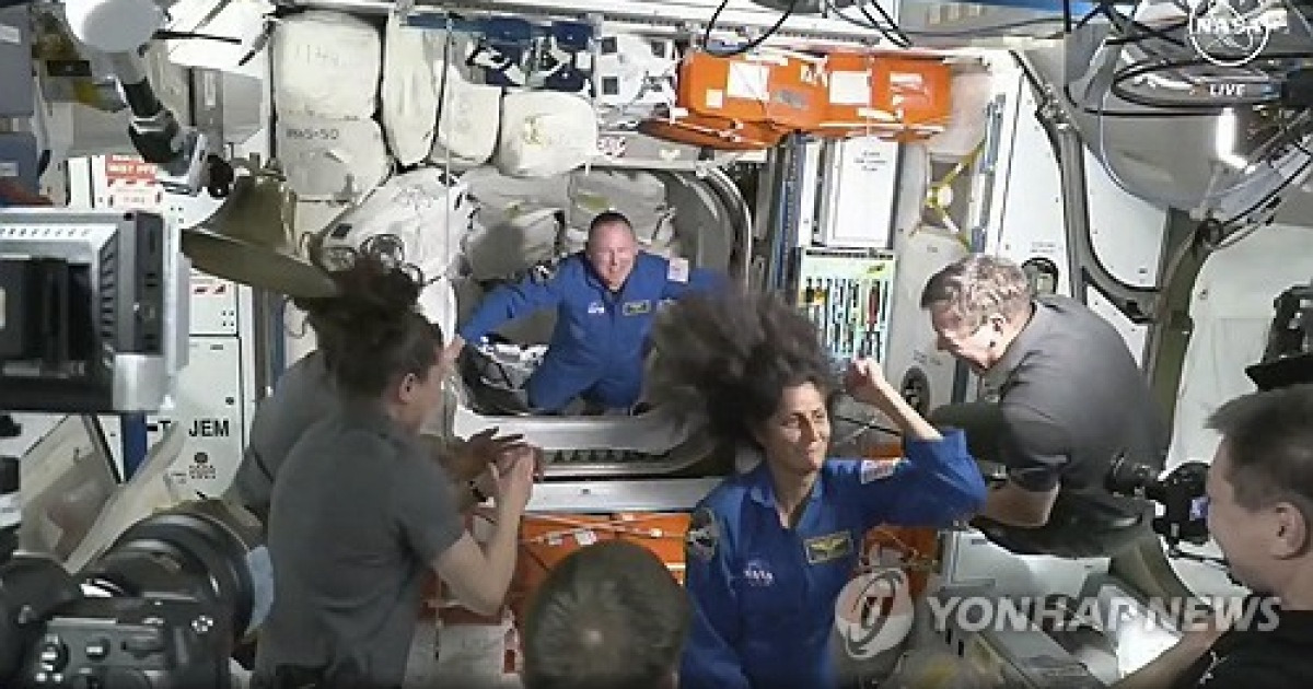 NASA Stuck Astronauts