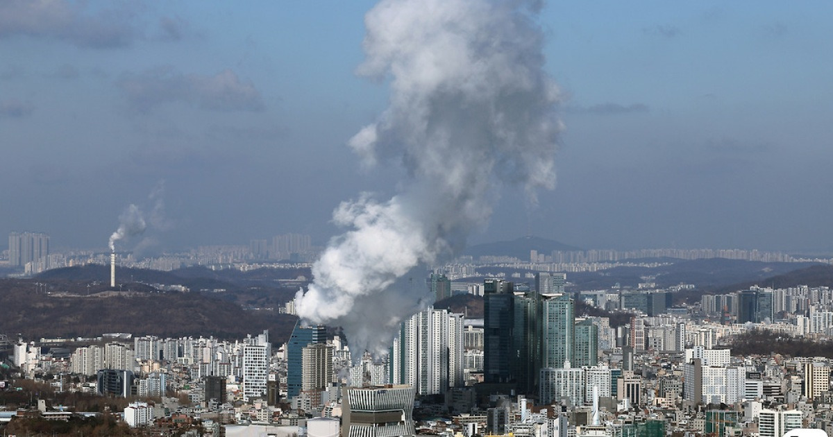 "기후위기 손 놓으면 2100년 한국 GDP 21% 증발"