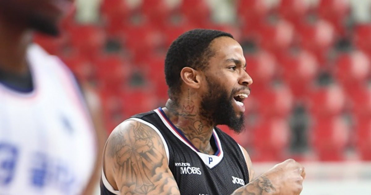 '숀 롱 24점 맹활약' 현대모비스, KCC에 79-77 진땀승…2위 싸움 재점화