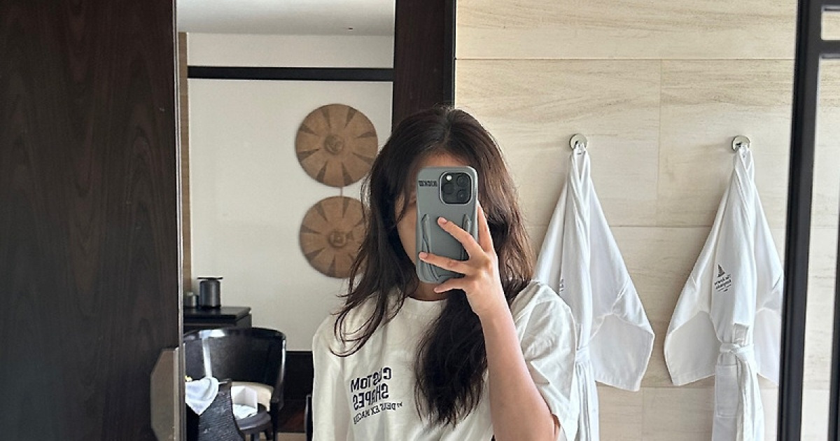 [SCin스타] 수영복 자태에 과즙미 폭발…민도희, 완벽 비율 ‘감탄’