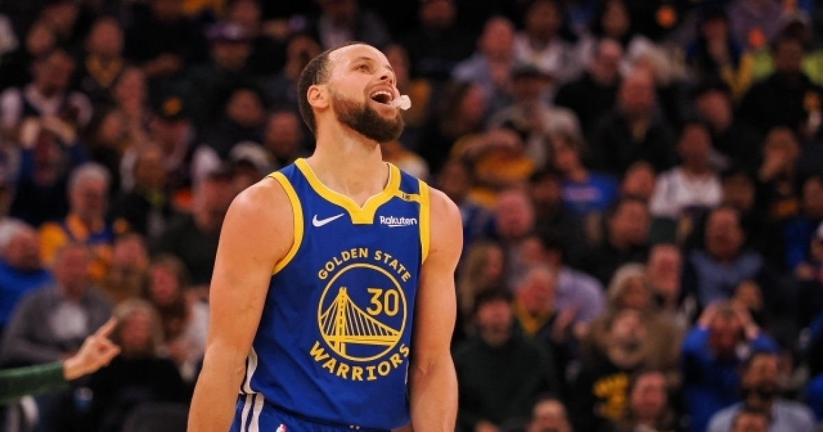 ‘GSW 어쩌나’ 커리 완전히 지쳤다! 밀워키전 결장 가능성↑ 커 감독 “하루 쉬고 다음 게임 위한 회복 필요”