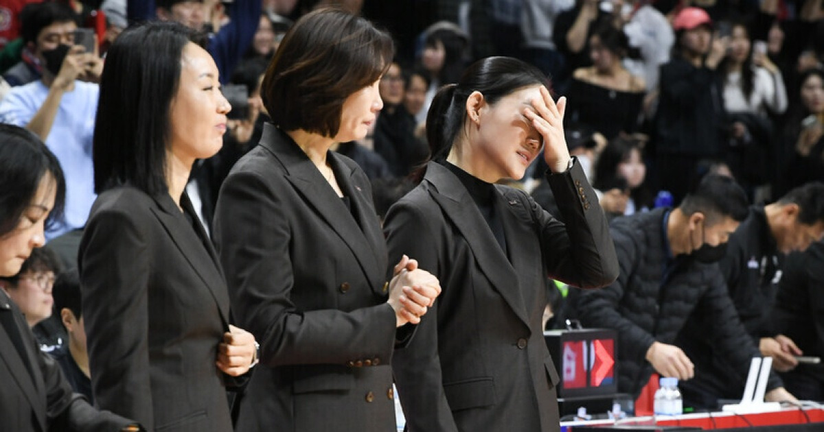 '새역사' BNK V1 이끈 박정은 감독 "내 마음속 MVP는요…"