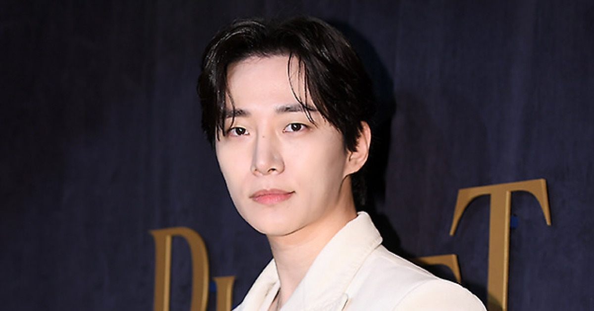 이준호, 17년 몸 담았던 JYP 떠난다...전속계약 종료 [공식]