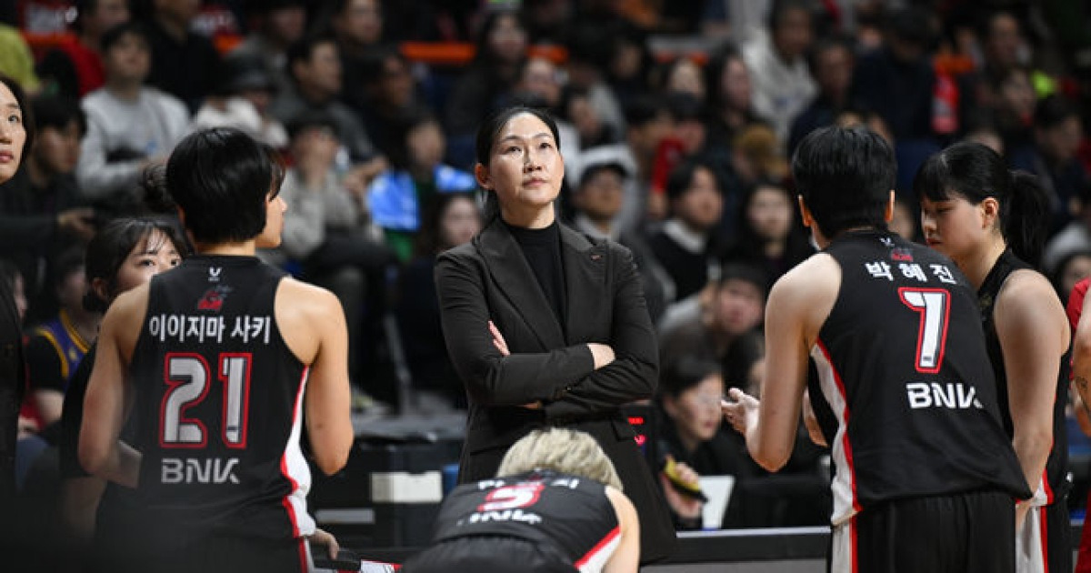 BNK 창단 첫 우승…박정은 감독, 최초 여성 우승 사령탑... 안혜지 MVP
