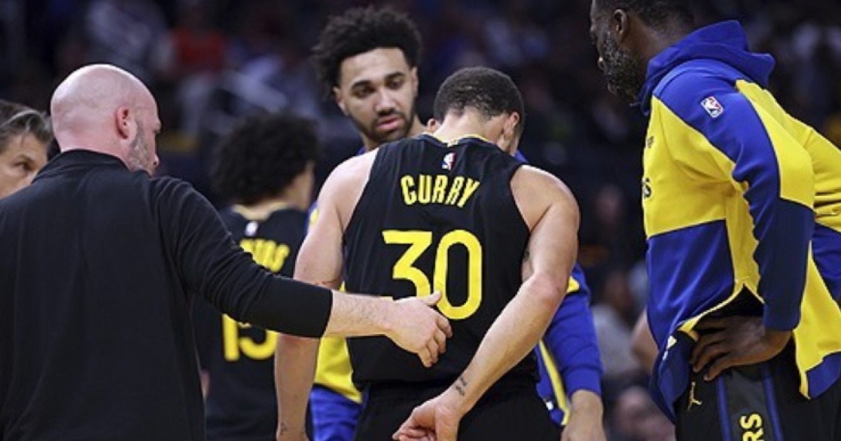 [NBA] 가슴 쓸어내린 GSW, 커리 큰 부상 아니다…"MRI 검사 결과 타박상, 구조적 손상 없어"