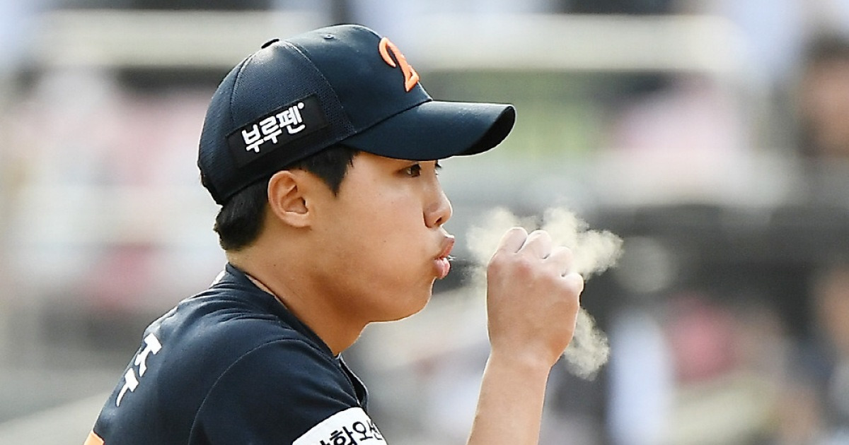 158km 여운이 가시기도 전, 특급 신인의 155km 광속구 향연...한화, 져도 행복했다 [수원 현장]