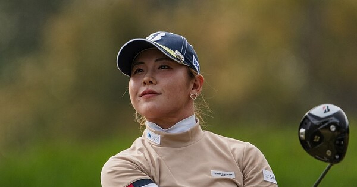 LPGA 멤버 요시다 유리, V포인트·SMBC 대회 '우승 예약'…8타차 선두 [JLPGA]
