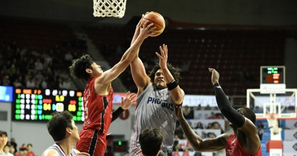 ‘변어빙 미쳤다’ 킬 패스+위닝 블록슛! 정관장, 현대모비스 꺾고 다시 공동 6위…KCC, SK 잡고 단독 8위 [KBL]