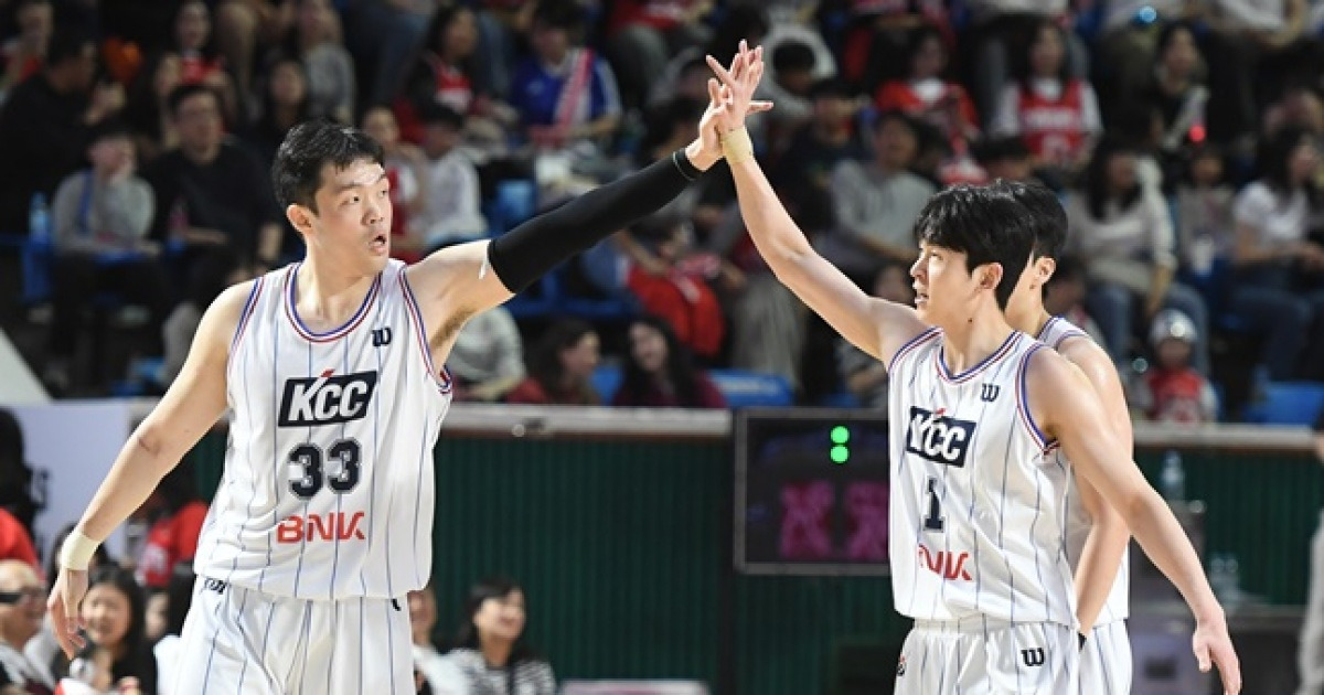 KCC, '정규리그 우승' SK 또 꺾었다... 상대전적 3승3패→유일하게 열세 면했다