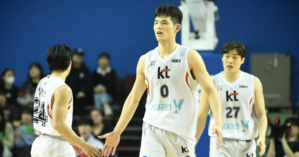 부상도 못 막는 KT 질주...'하윤기 18점 9R' 코트 지배한 KT, 삼성 잡고 LG에 1G 차 추격 [IS 잠실]