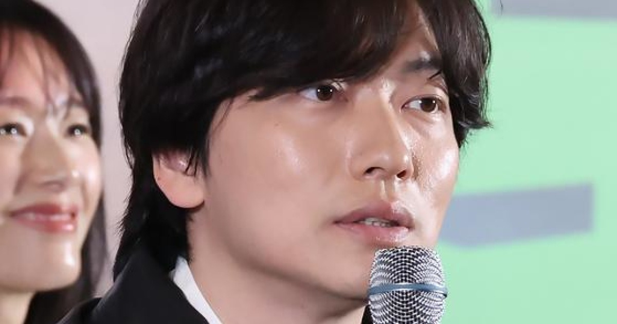 이동휘 “'롤러코스터' DNA 가진 '로비'…하정우와 사랑에 빠졌다”