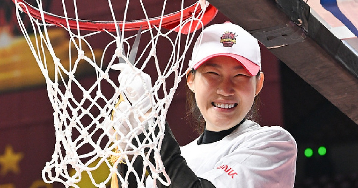 “보여주고 싶었죠” 女지도자 편견 ‘격파’…박정은 감독, WKBL ‘흐름’ 완전히 틀었다 [SS포커스]