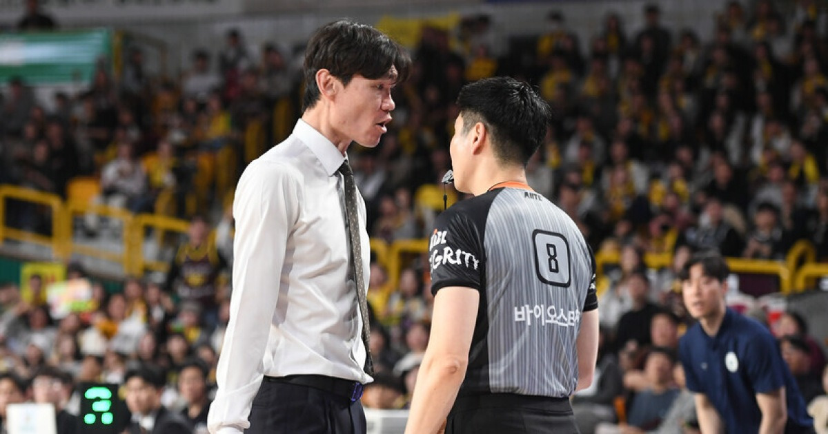 ‘심판과 신체 접촉’ DB 김주성 감독, KBL 재정위원회서 제재금 400만 원 부과