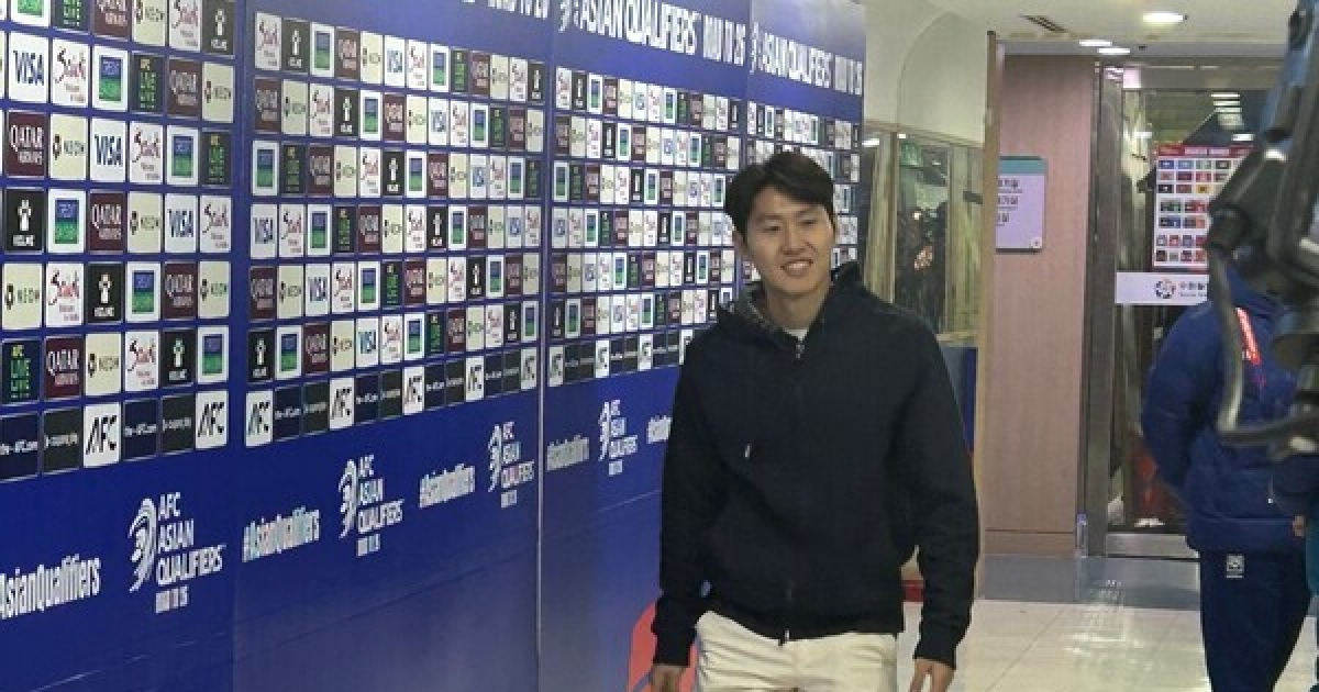 [442.live] 오만전 업혀나간 이강인, 의리 빛났다...요르단전 응원→경기 후 웃으며 믹스트존 퇴근