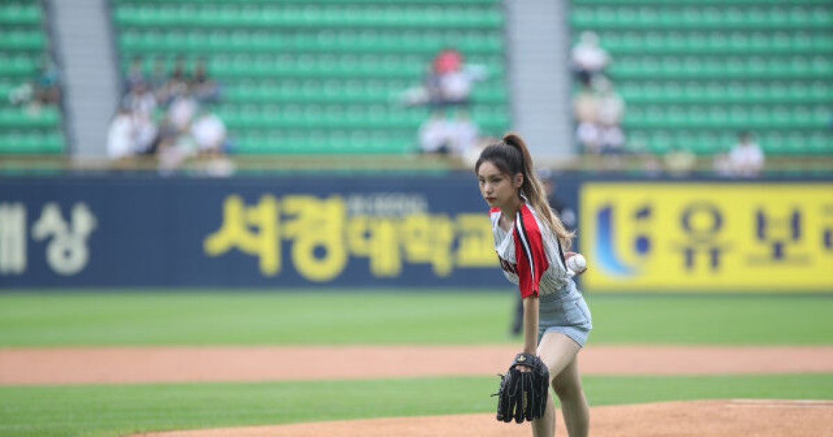 '승리 요정이 돌아왔다' ITZY 예지, 27일 LG 승리기원 시구 진행 "열심히 LG 응원하겠다"