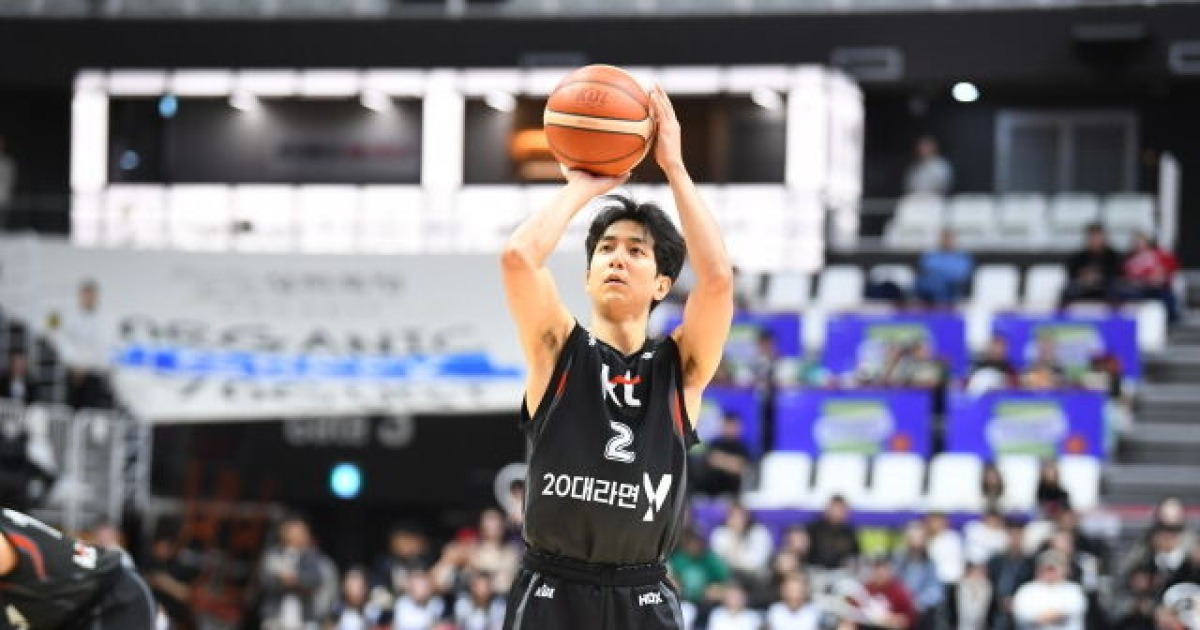 KT 허훈, 2024-2025 KCC 프로농구 올스타 선수 유니폼 경매 낙찰가 1위…2위는 형 허웅