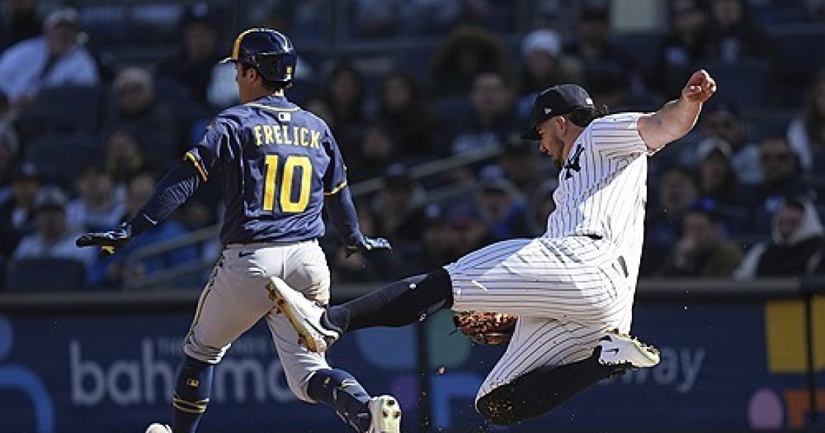 APTOPIX Brewers Yankees Baseball