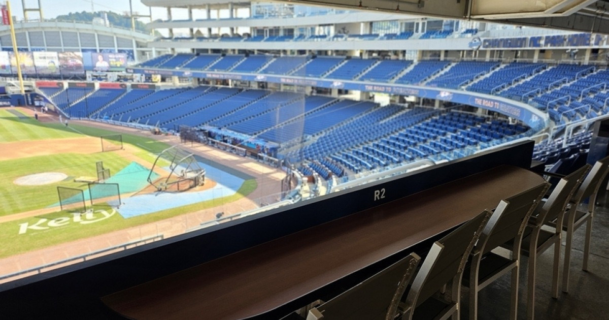 엔팍 구조물 떨어져 관중 3명 다치는 불상사…결국 30일 LG-NC전은 취소 “홈 경기 재개 시점은 안전 점검 소요 기간에 따라”