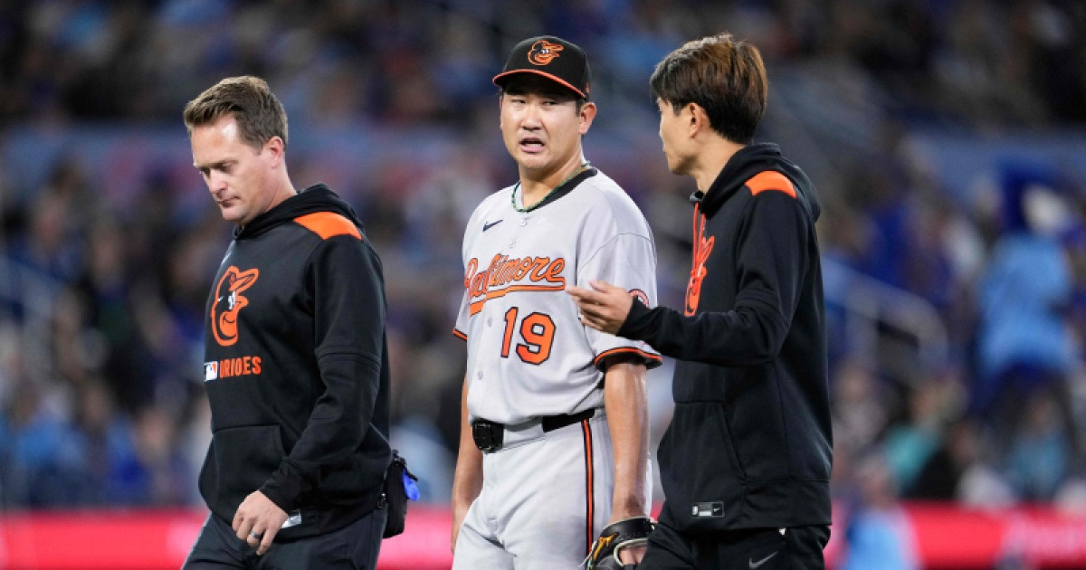 '35세 170일' 일본인 역대 두 번째 고령 MLB 데뷔, 첫 등판서 경련 문제 '강판'