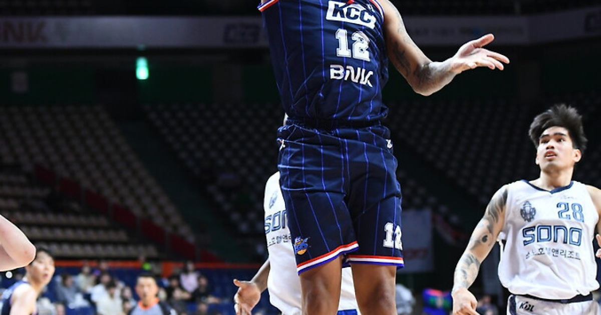 [BK 리뷰] 의지 불태운 KCC, 소노 격파 … 홈 8연패 탈출