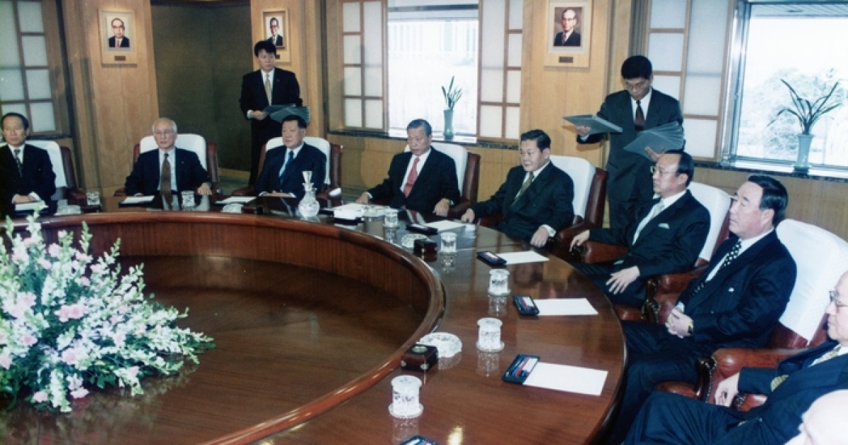 “와, 이 정도면 기록에 진심이네”...SK, 최종현 선대회장 육성 녹음 3530개 복원