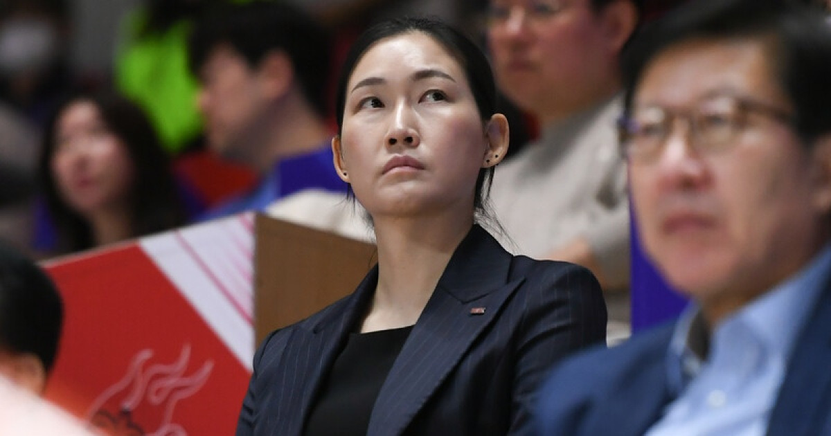 ‘창단 첫 PO 우승’ 박정은 BNK 감독, “KCC에 좋은 기운 주고 싶었다”