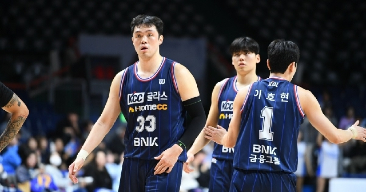 ‘부산 팬들을 위해 이기자고 했는데…’ KCC, 사직 마지막 홈 경기서 삼성에 19점차 통한의 대역전패 [MK부산]