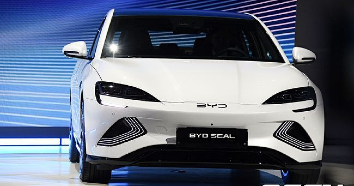 서울모빌리티쇼에서 공개한 BYD 씰, 사전예약부터...4750~5250만 원